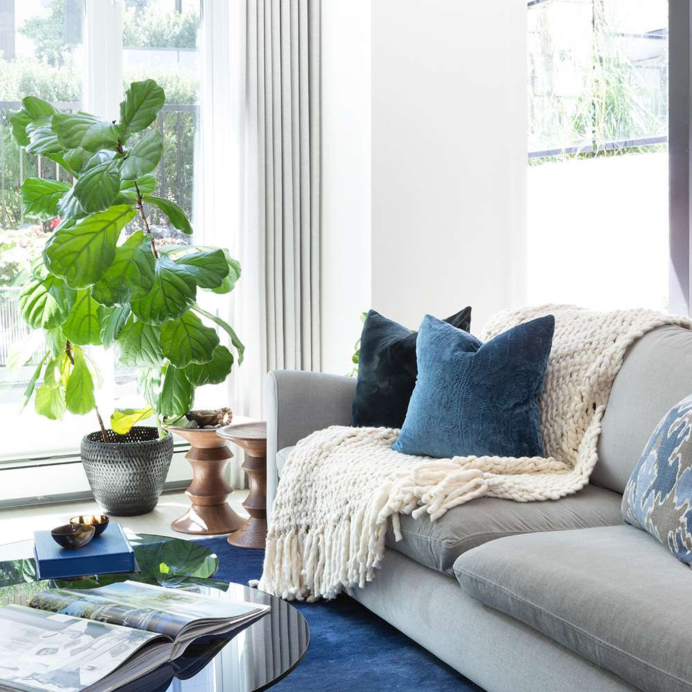 Arredare il soggiorno con il bluette: 10 idee e foto