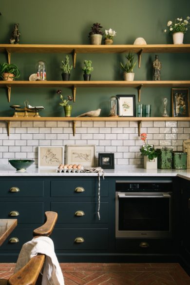 Cucina pareti color verde muschio: 10 idee e foto