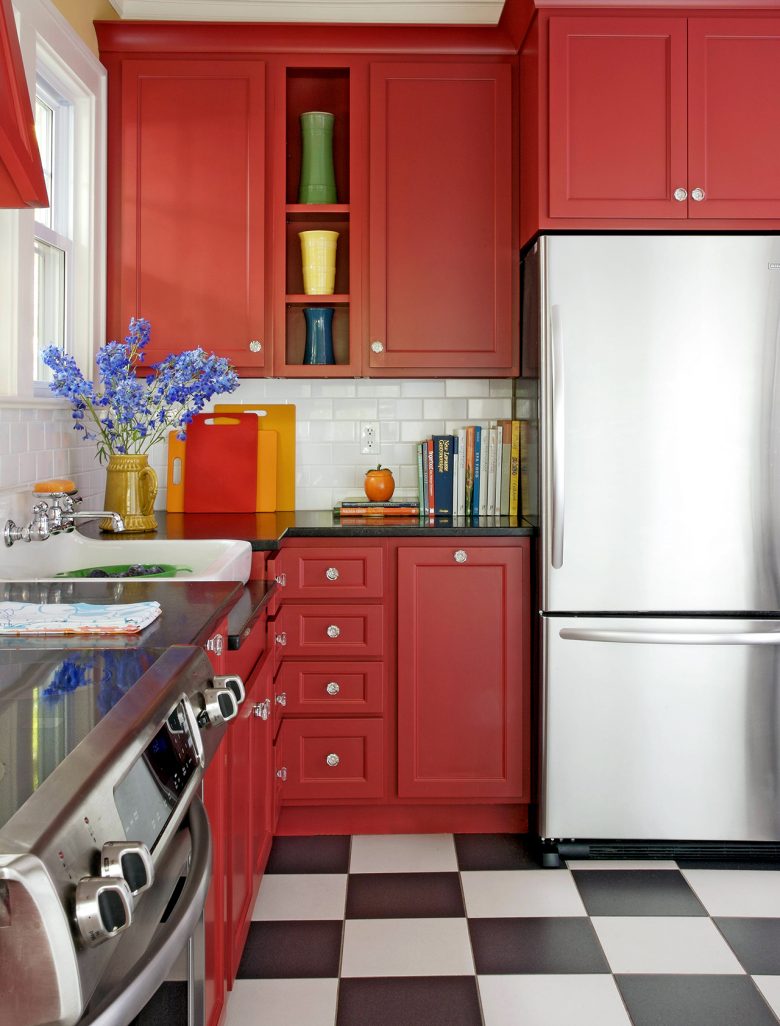 Cucina pareti color rubino: 10 idee e foto