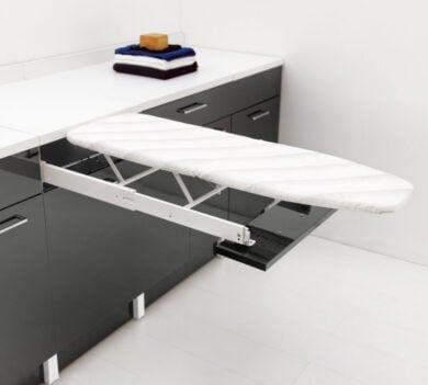 Asse da stiro: 5 modelli, soluzioni salvaspazio e consigli che non conosci